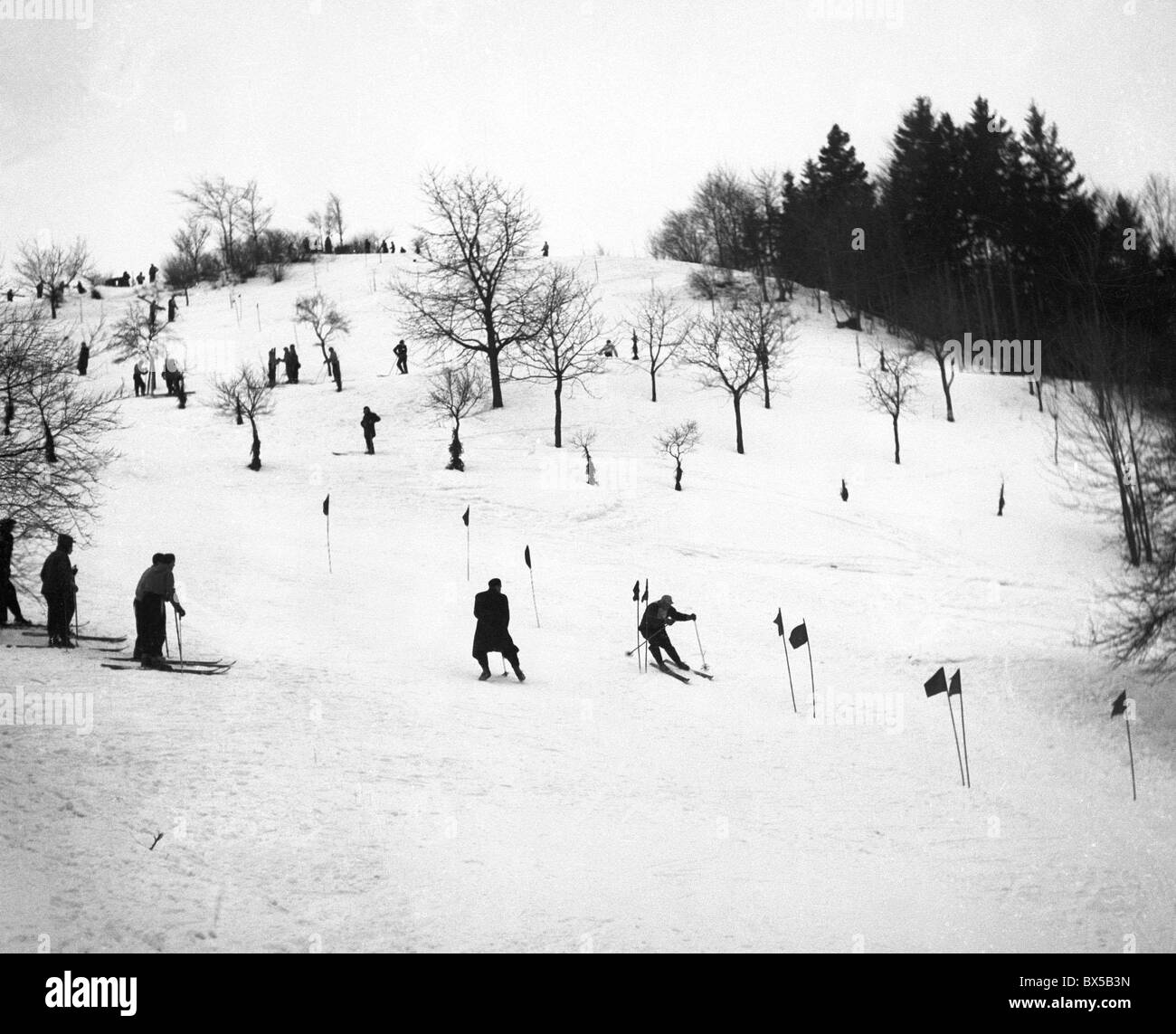 Snow 1947 hi-res stock photography and images - Alamy
