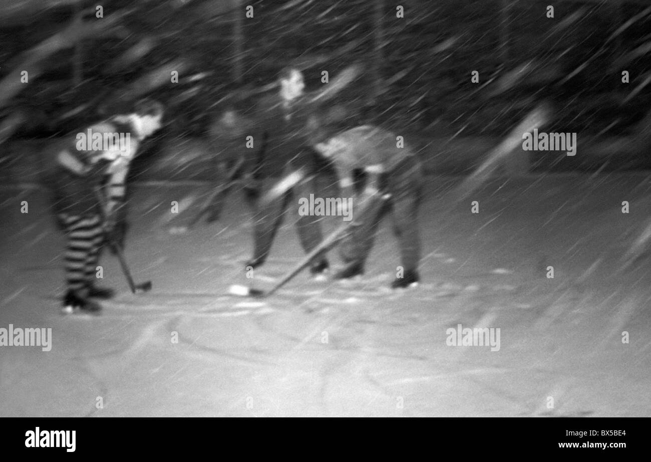 Vintage snow storm hi-res stock photography and images - Alamy