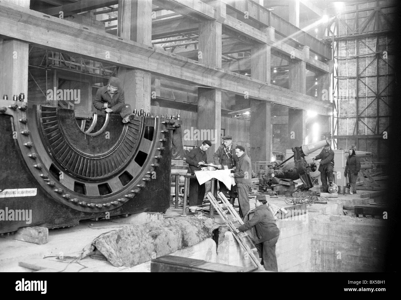 Factory, workers, fine-tuning Stock Photo - Alamy