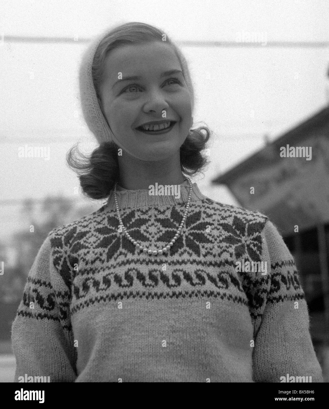 Czechoslovakia, Prague 1947. Canadian figure skator Ann Scott after her ...