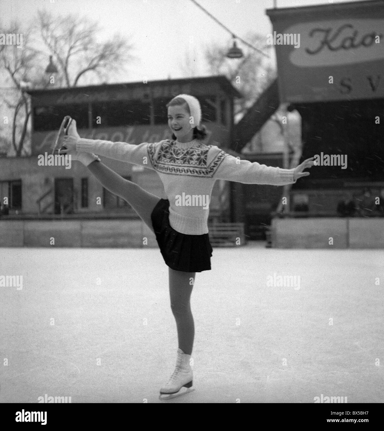 Czechoslovakia, Prague 1947. Canadian figure skator Ann Scott during ...