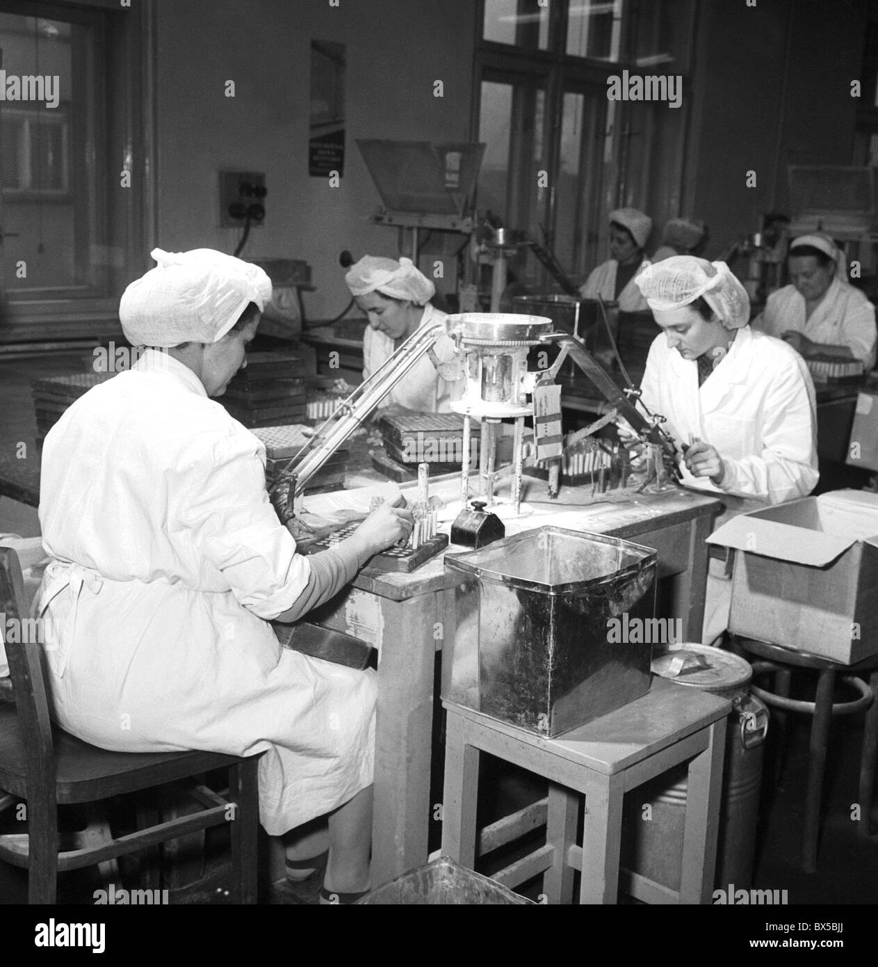 Pharmaceutical plant, medicine, antibiotics Stock Photo - Alamy