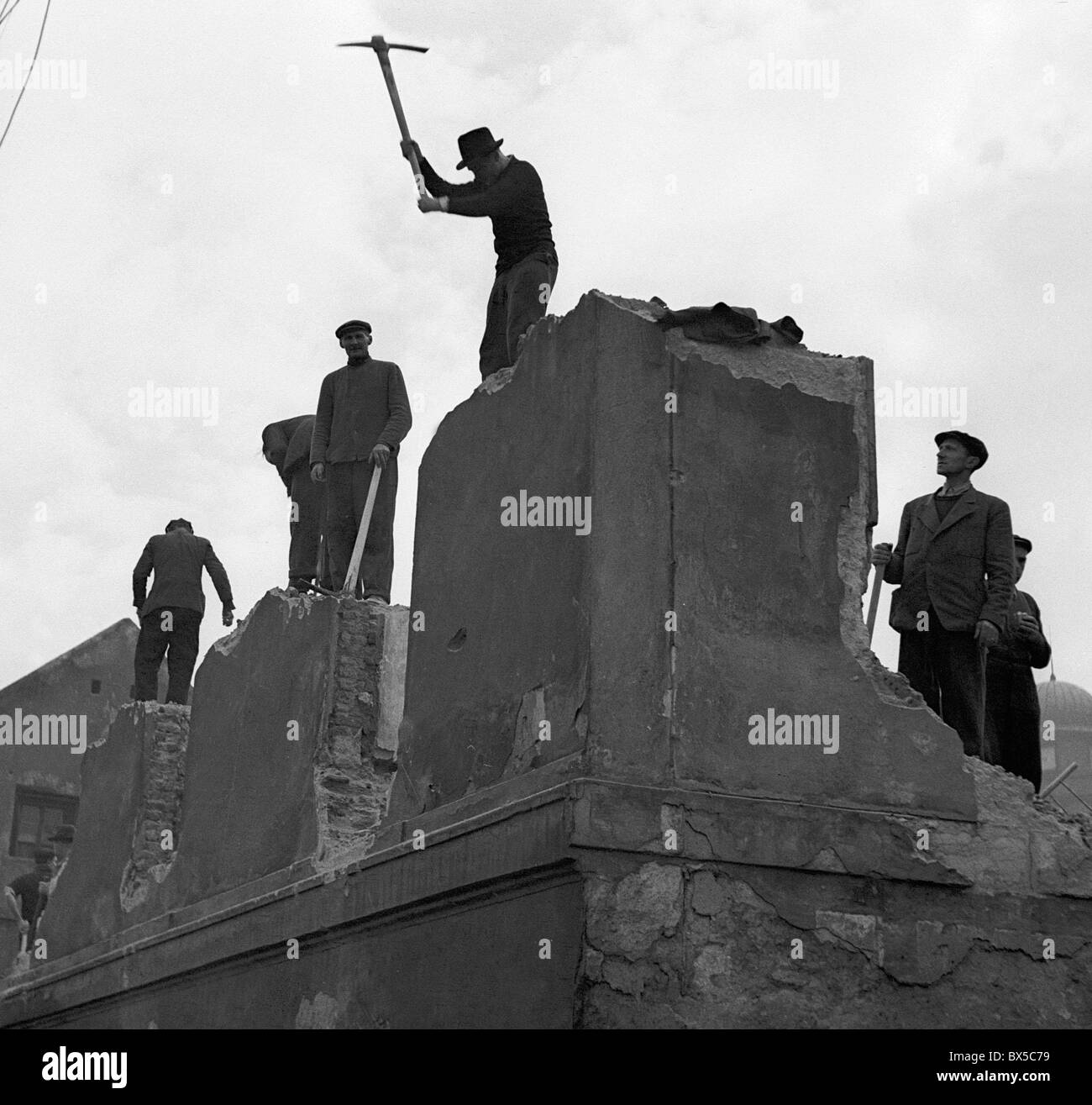 Demolition workers Black and White Stock Photos & Images - Alamy