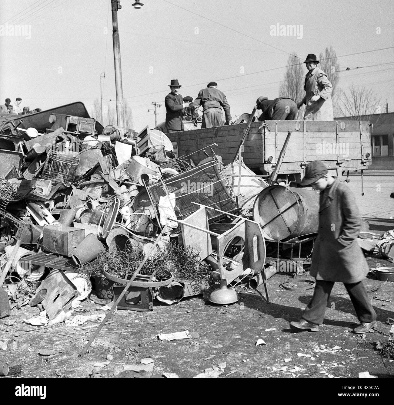 Recycling recycling recycling recycling Black and White Stock Photos ...