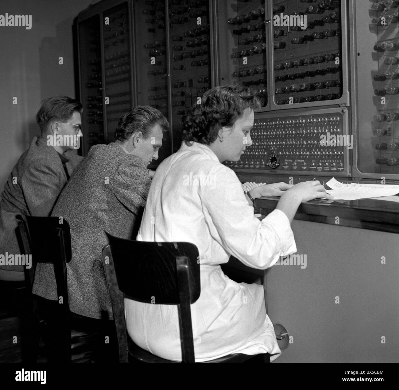 1960 computer hi-res stock photography and images - Alamy