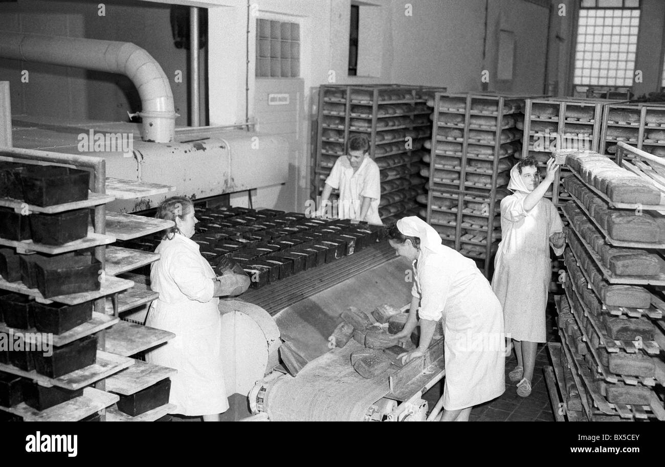 Bread industry, bakery, bread, bakers Stock Photo - Alamy