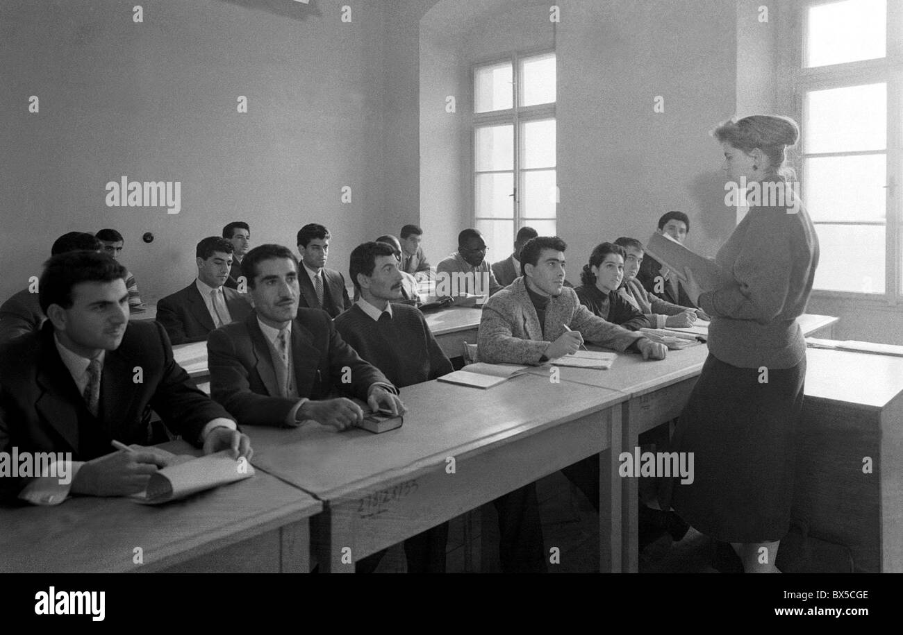 Iraqi students hi-res stock photography and images - Alamy