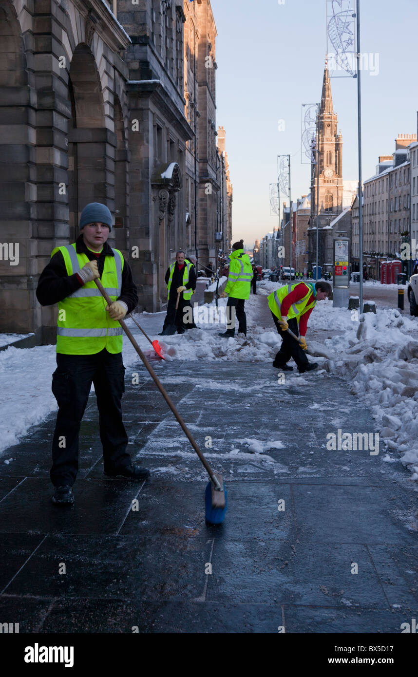 Scottish street snow hi-res stock photography and images - Alamy