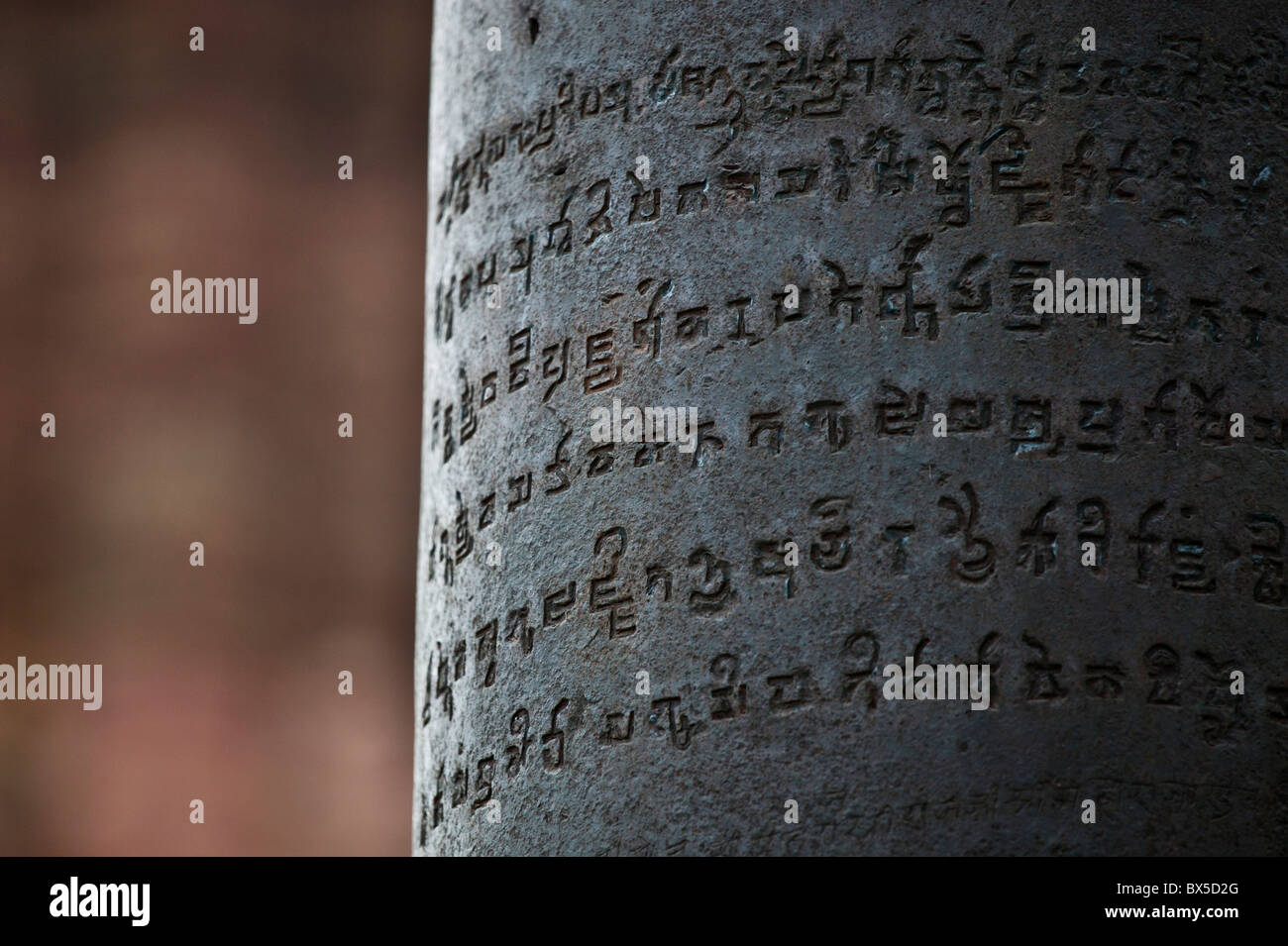 Delhi india bronze pillar monument hi-res stock photography and images ...