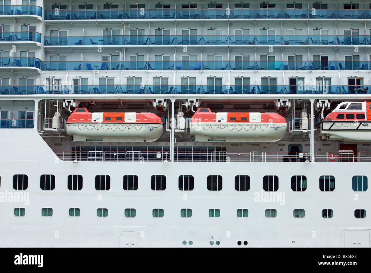 Giant ocean liner hi-res stock photography and images - Alamy