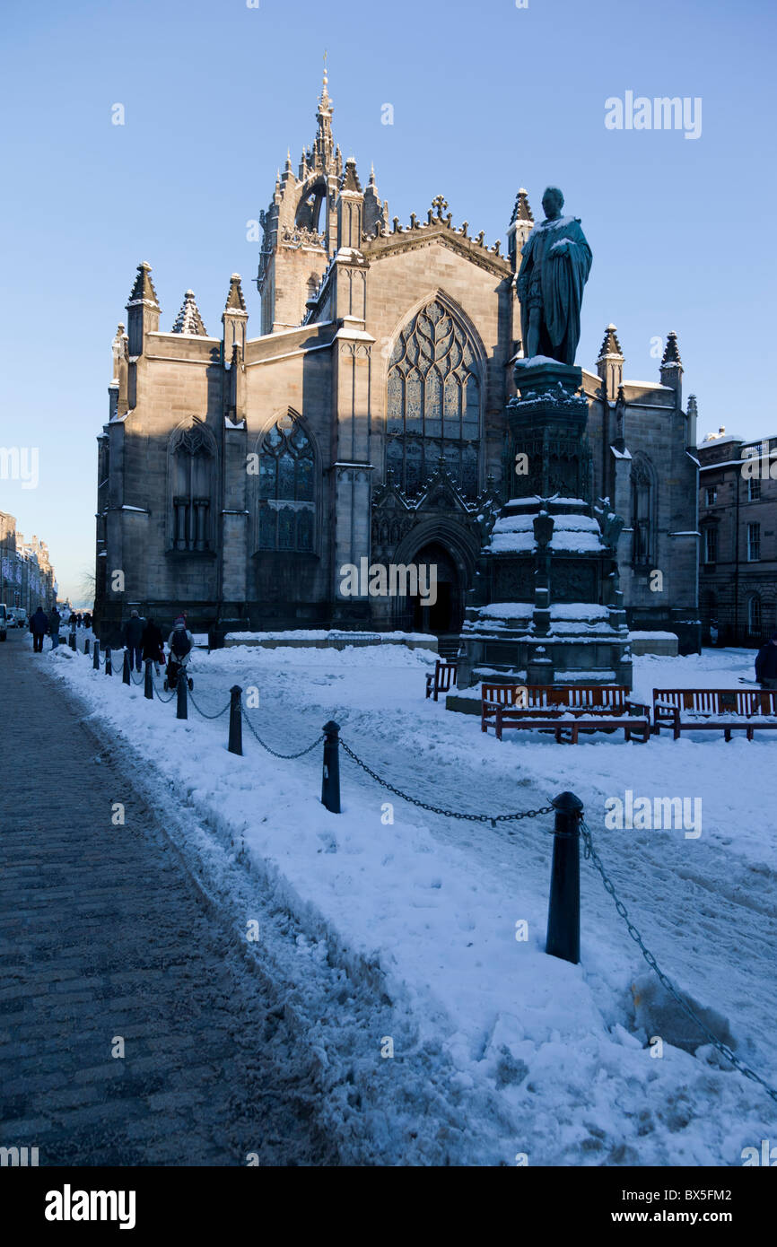 Scottish street snow hi-res stock photography and images - Alamy