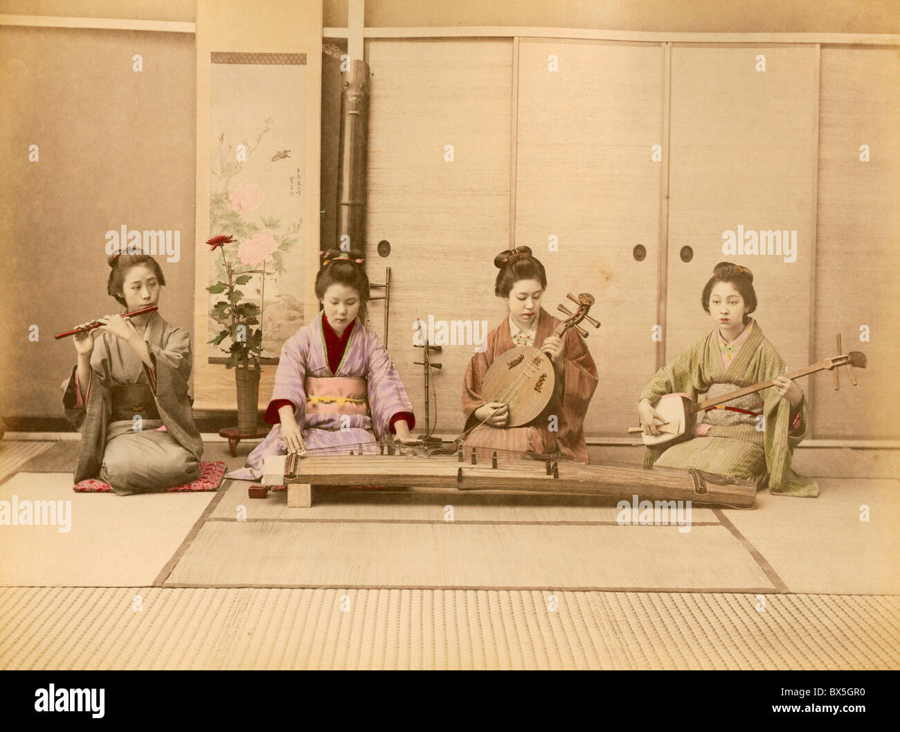 Photo kimono ensemble hi-res stock photography and images - Alamy