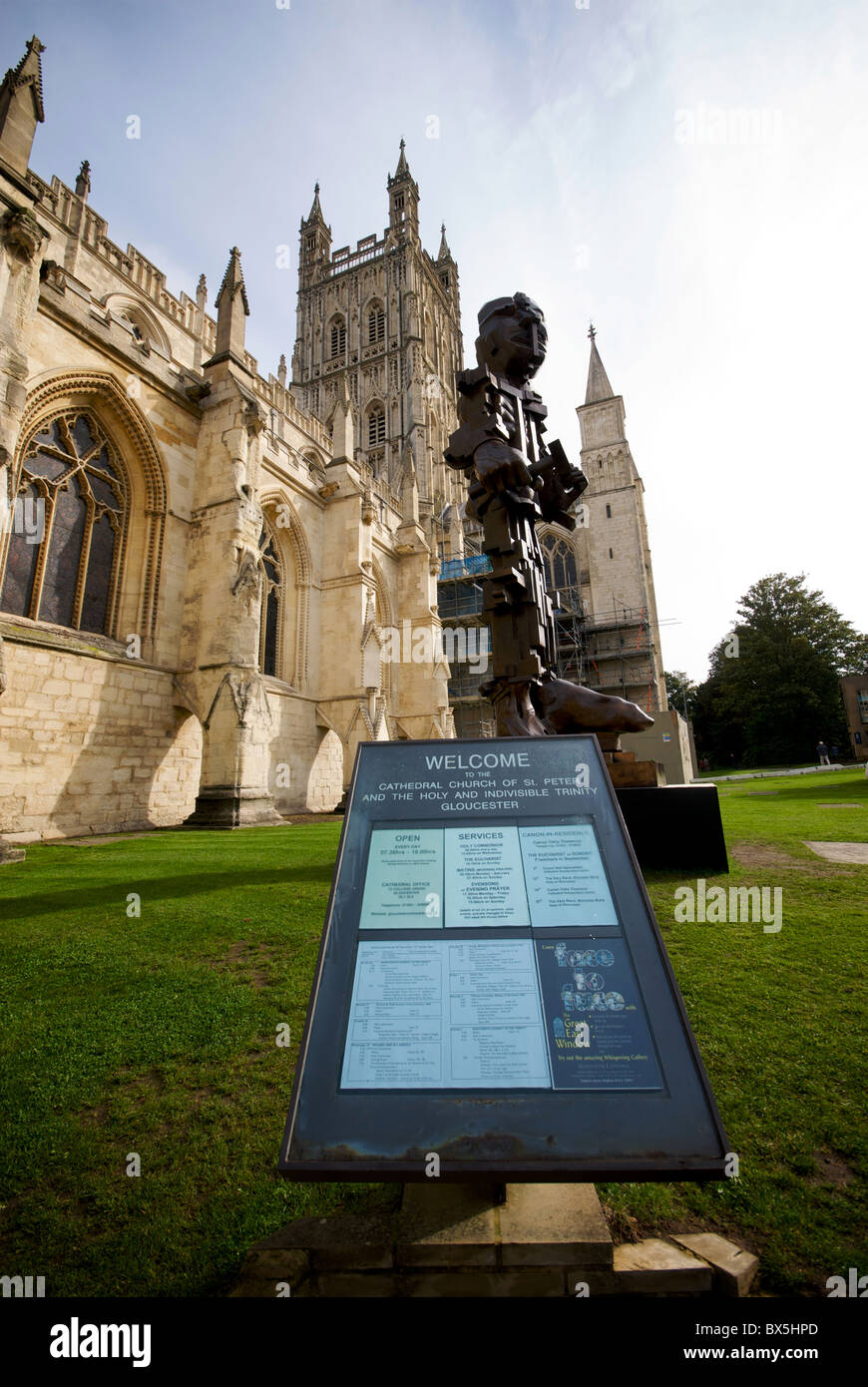 Gloucester cathedral sculpture hi-res stock photography and images - Alamy