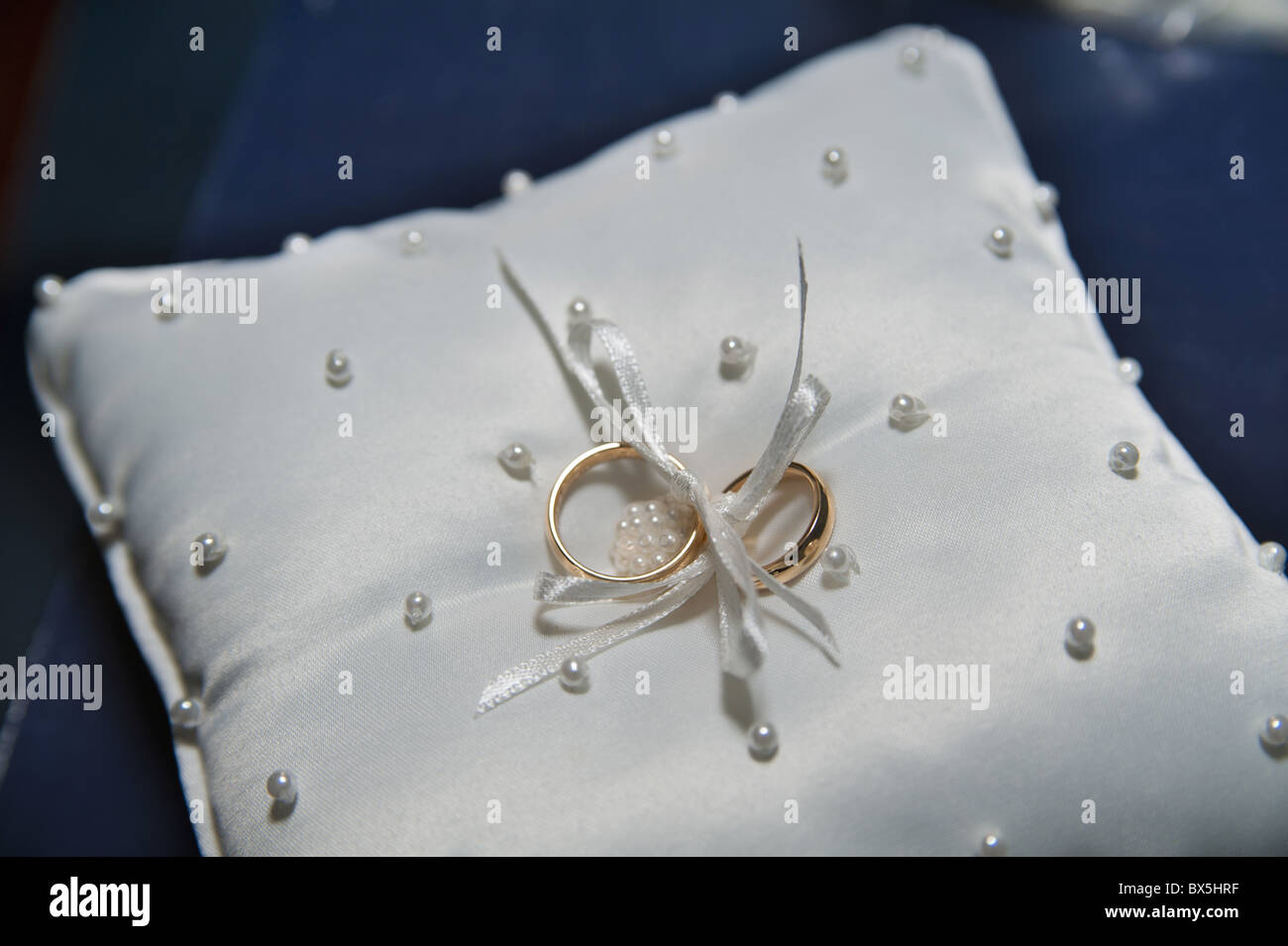 Two rings gold hi-res stock photography and images - Alamy