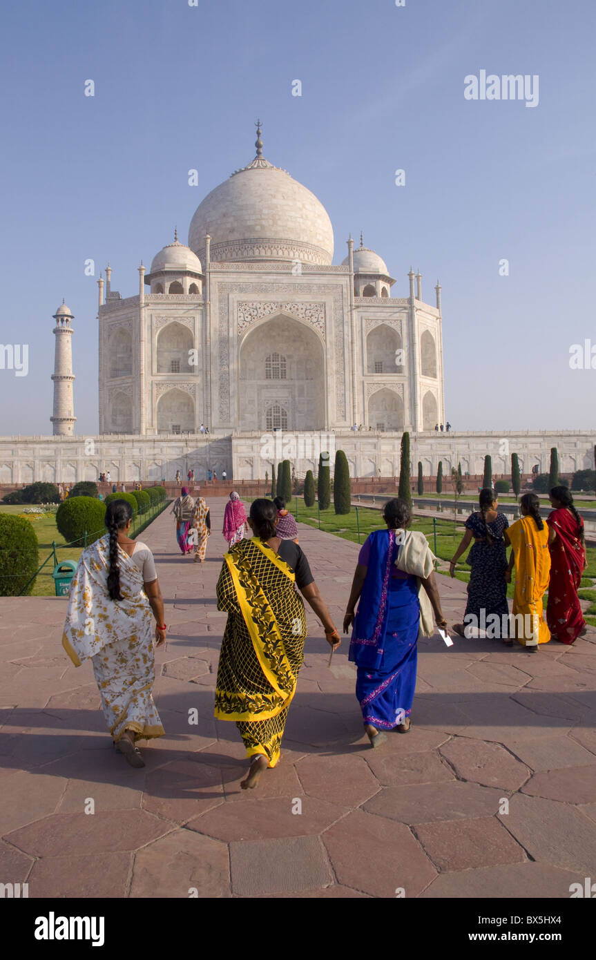 Women in brightly coloured saris at the Taj Mahal, UNESCO World ...