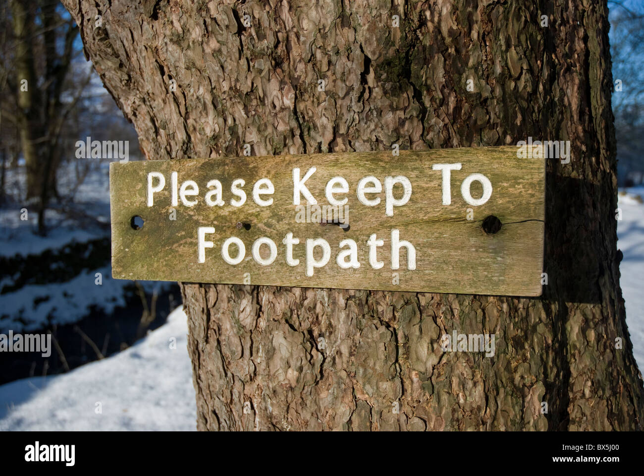 Wooden footpath signage hi-res stock photography and images - Alamy
