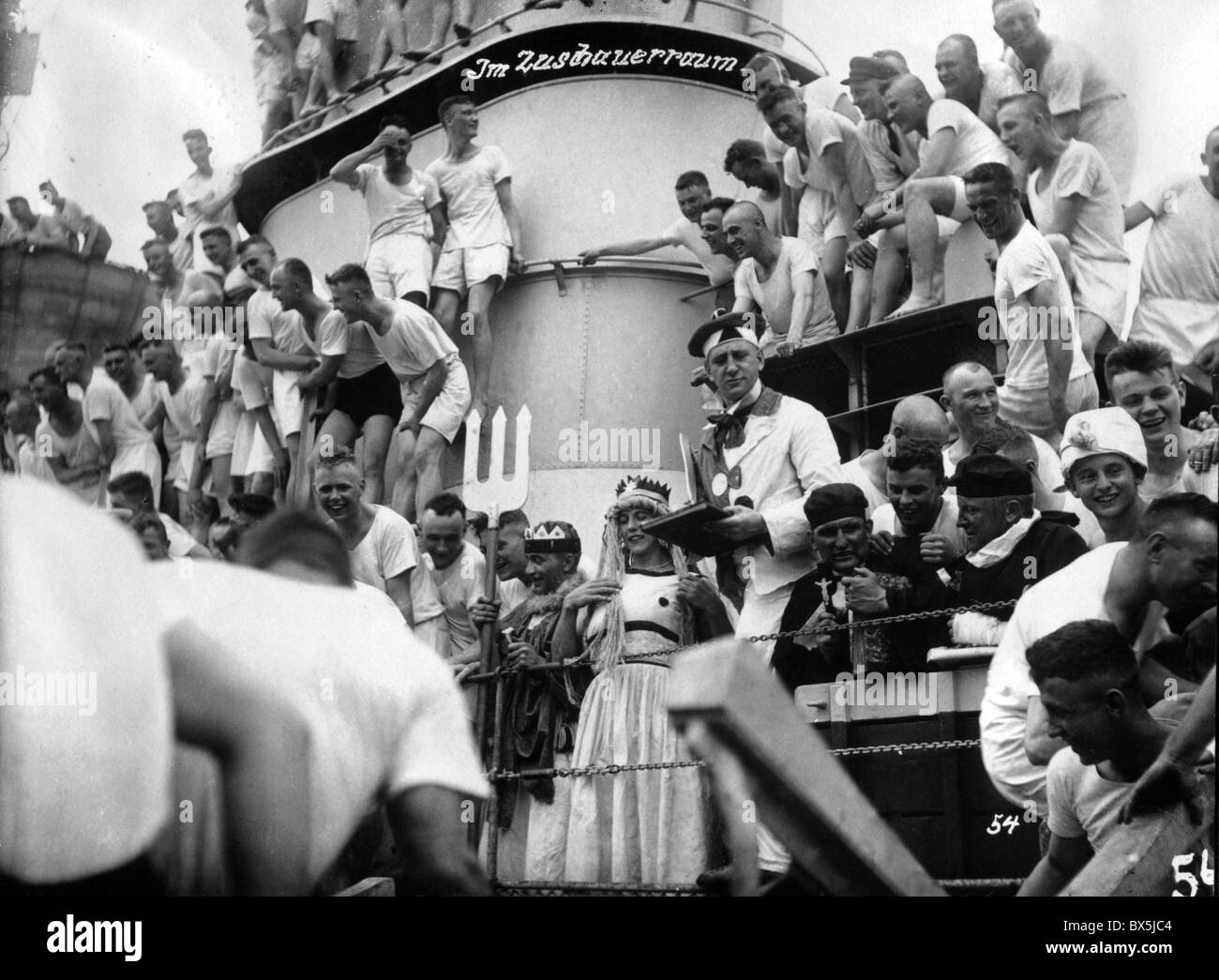 Soldiers of the reichswehr hi-res stock photography and images - Alamy