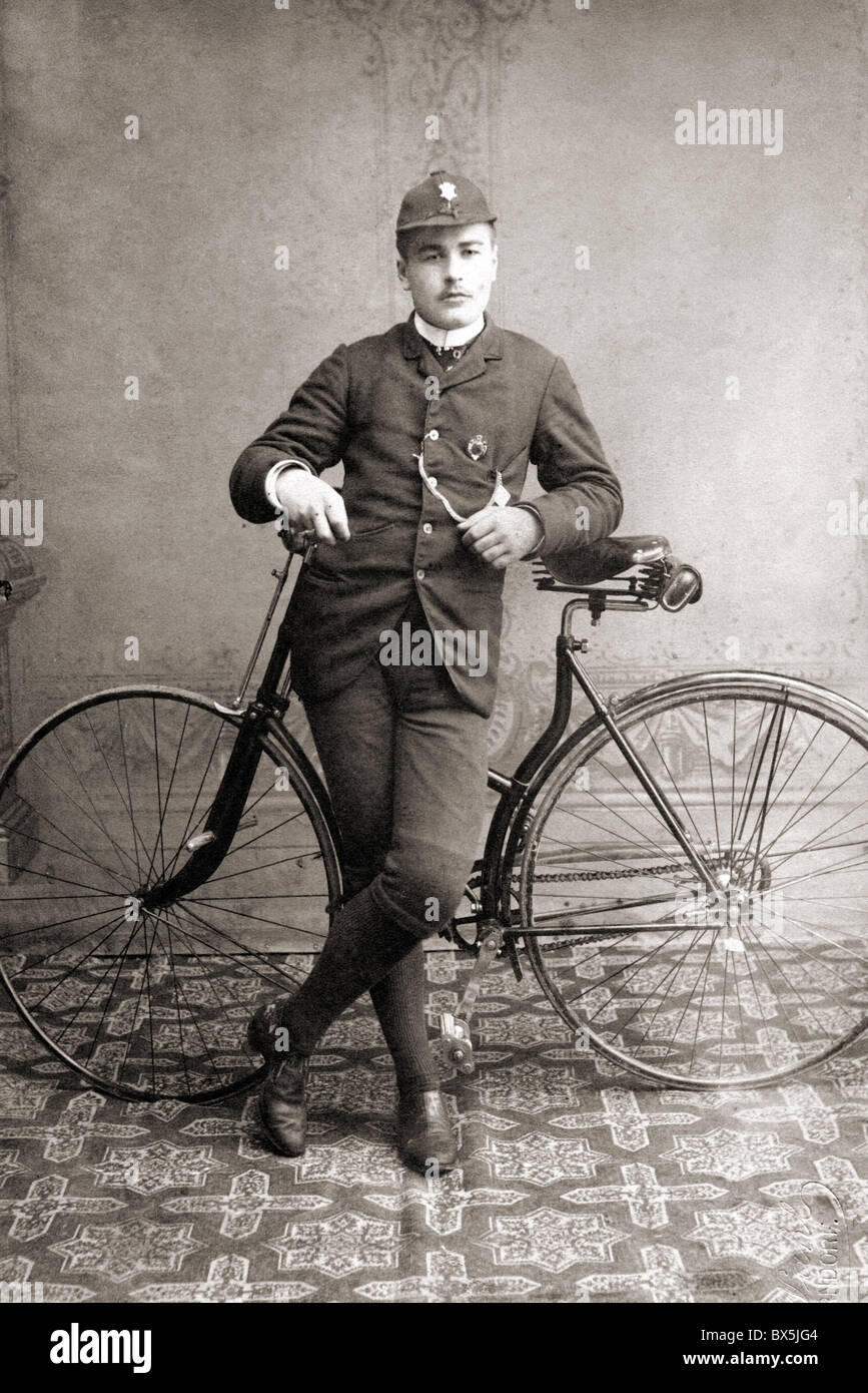 1900s bicycle hi-res stock photography and images - Alamy