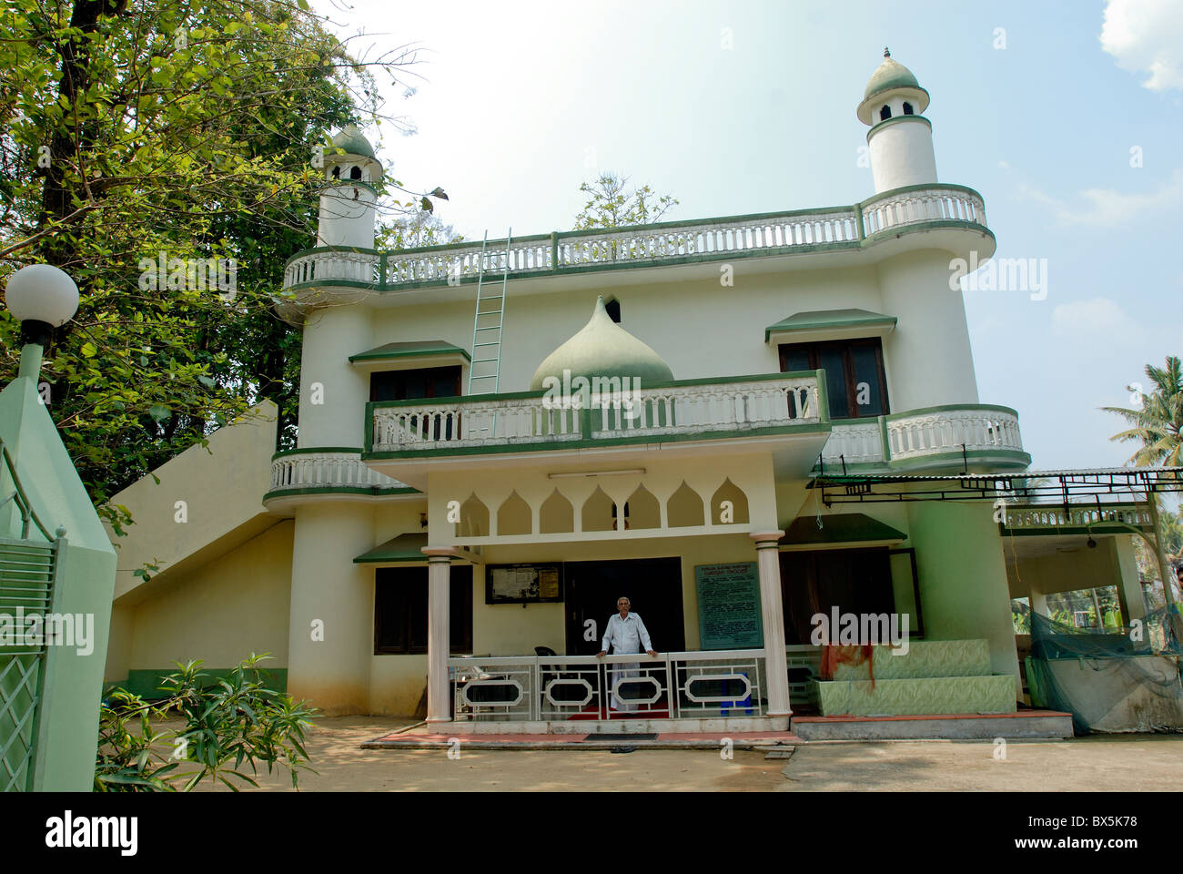 MUSLIM MOSQUE BUILT IN 1581 AD IN KOTTAYIL KOVILAKAM AT CHENDAMANGALAM ...