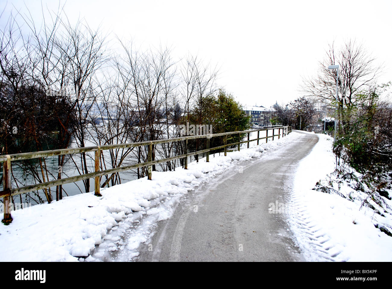 cycle path and pedestrian traffic snow Stock Photo - Alamy