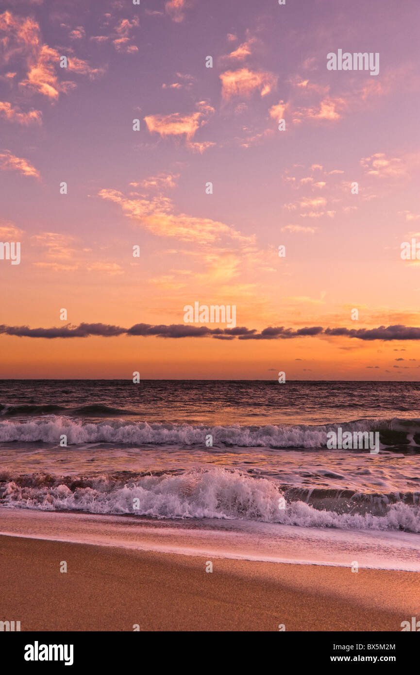 Ocean surf sunset hi-res stock photography and images - Alamy