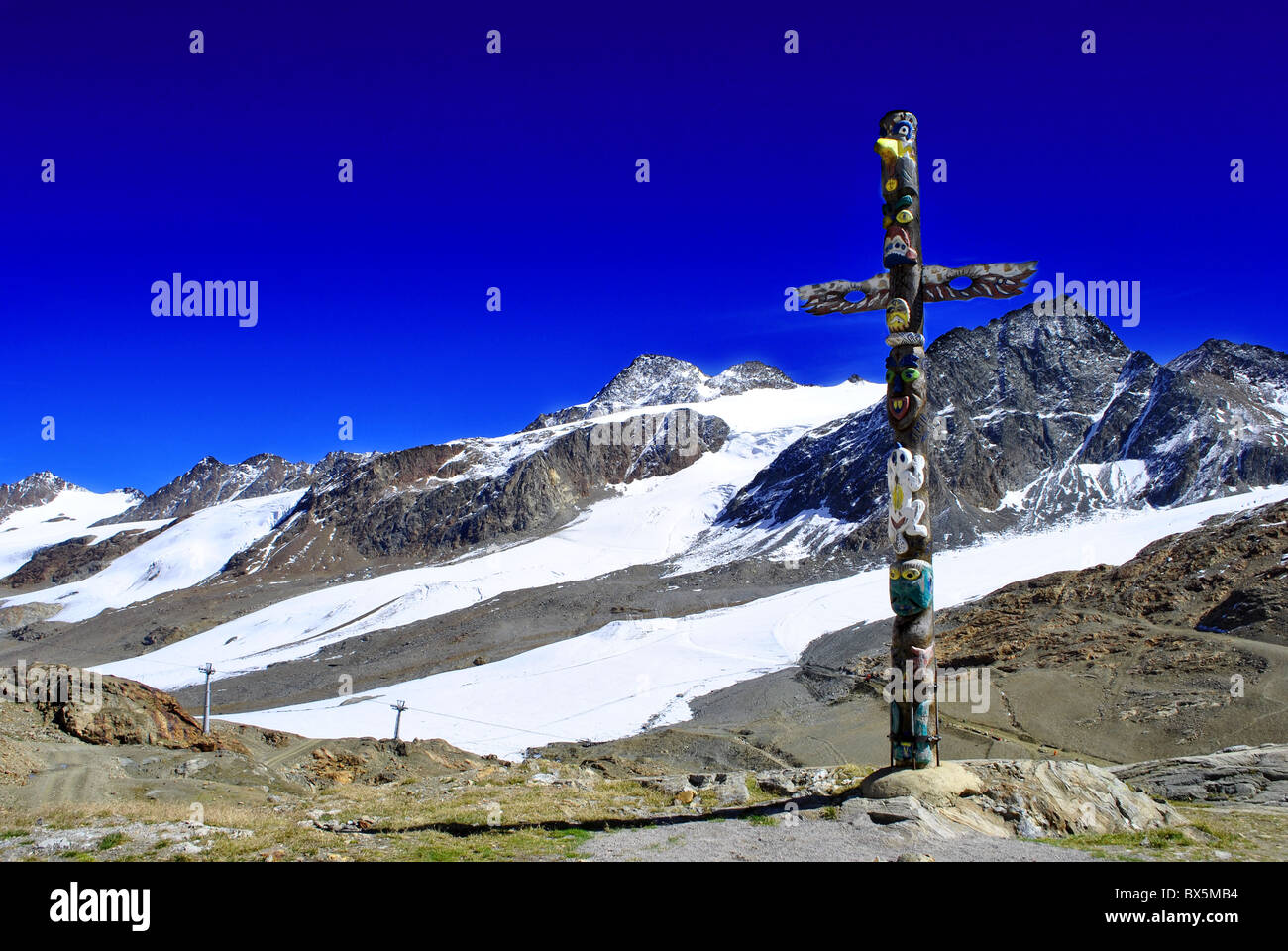 Totem snow hi-res stock photography and images - Alamy