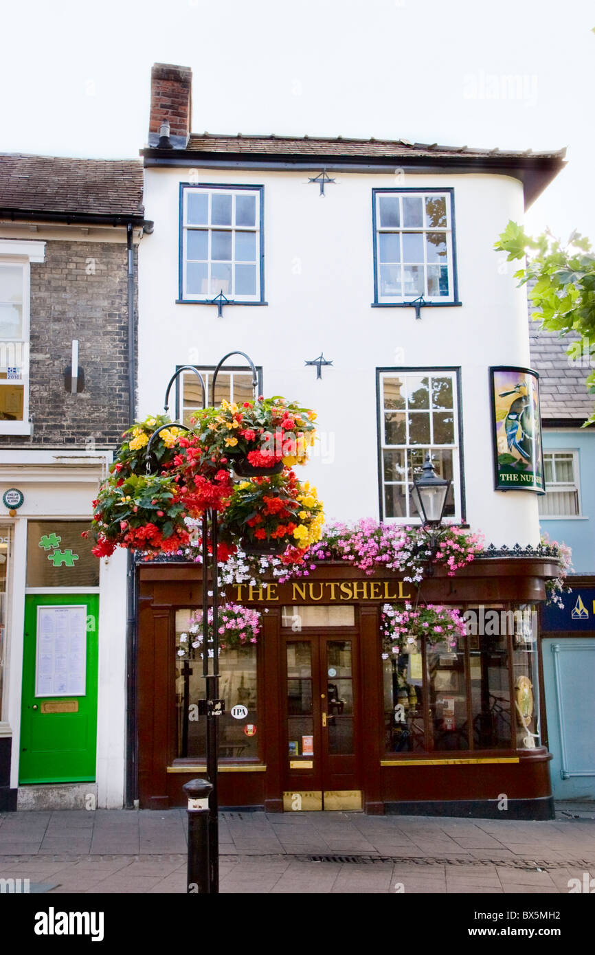 Nutshell pub hi-res stock photography and images - Alamy