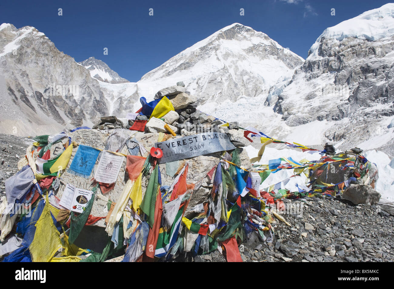 Everest base camp sign hi-res stock photography and images - Alamy