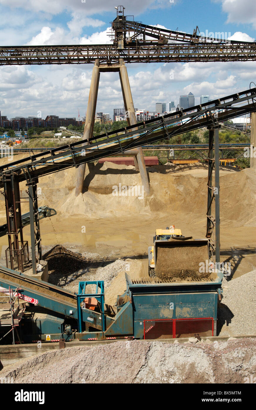 Aggregate conveyor hi-res stock photography and images - Alamy