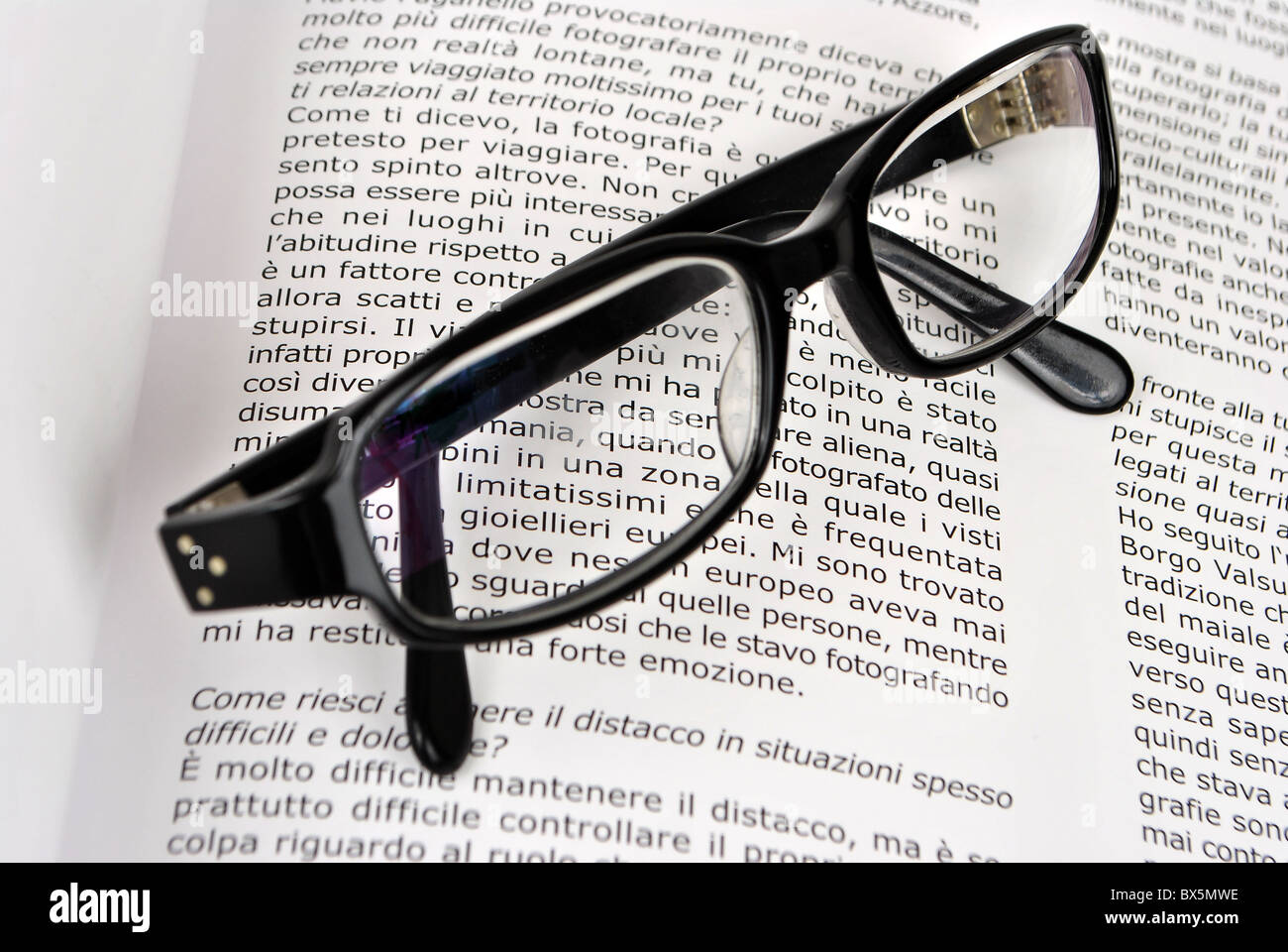 Book written in italian hi-res stock photography and images - Alamy