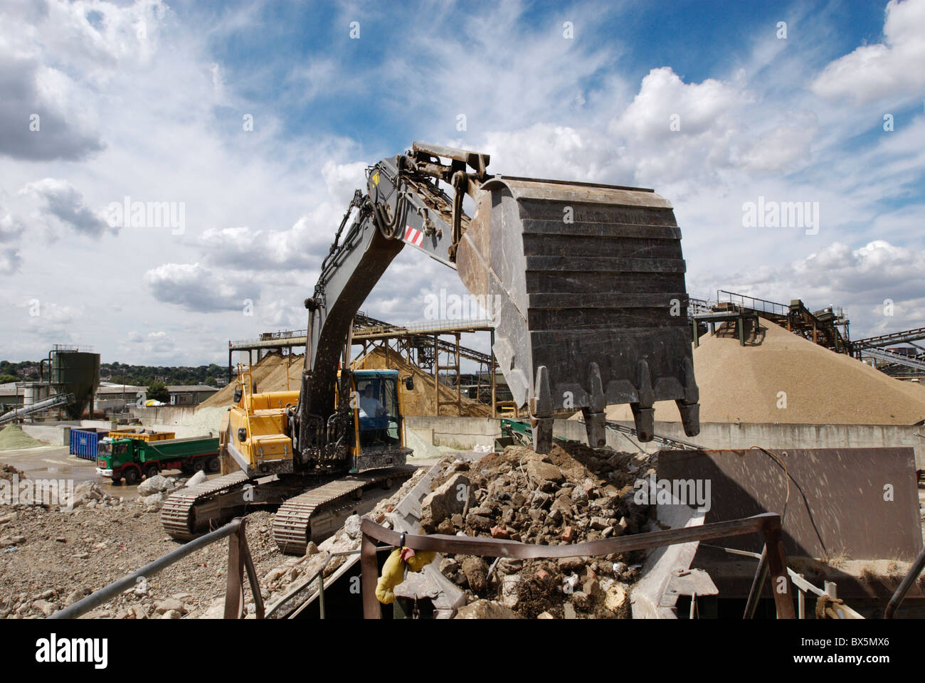 Loading construction site rubble into a separating machine at a ...
