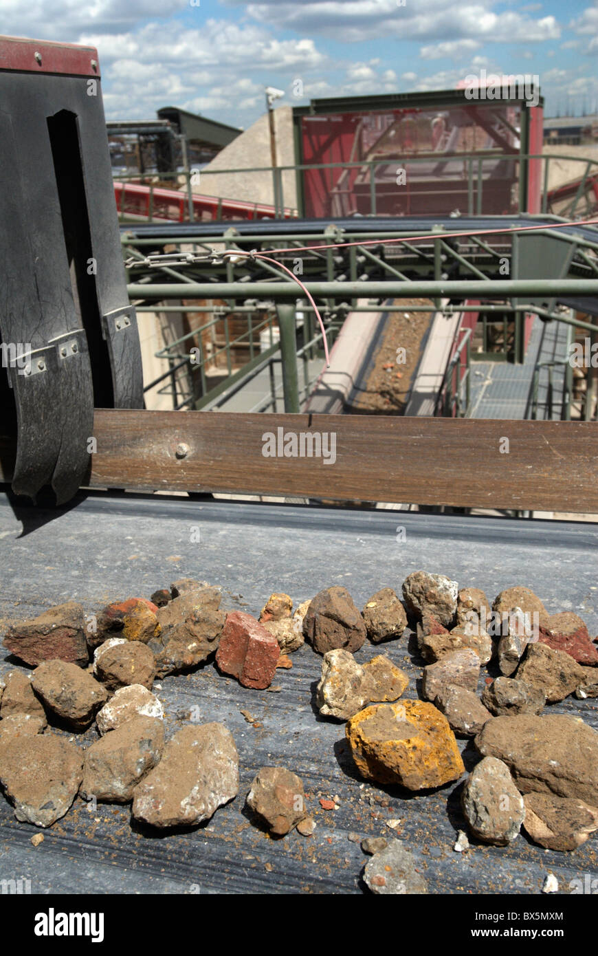 Aggregate materials hi-res stock photography and images - Alamy