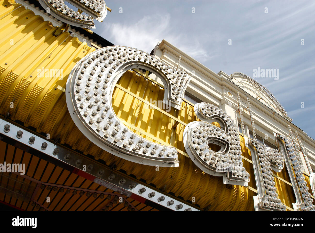 Arcade building hi-res stock photography and images - Alamy
