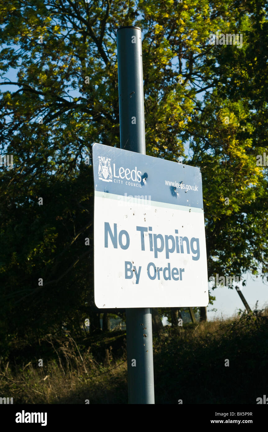 No tipping sign hi-res stock photography and images - Alamy