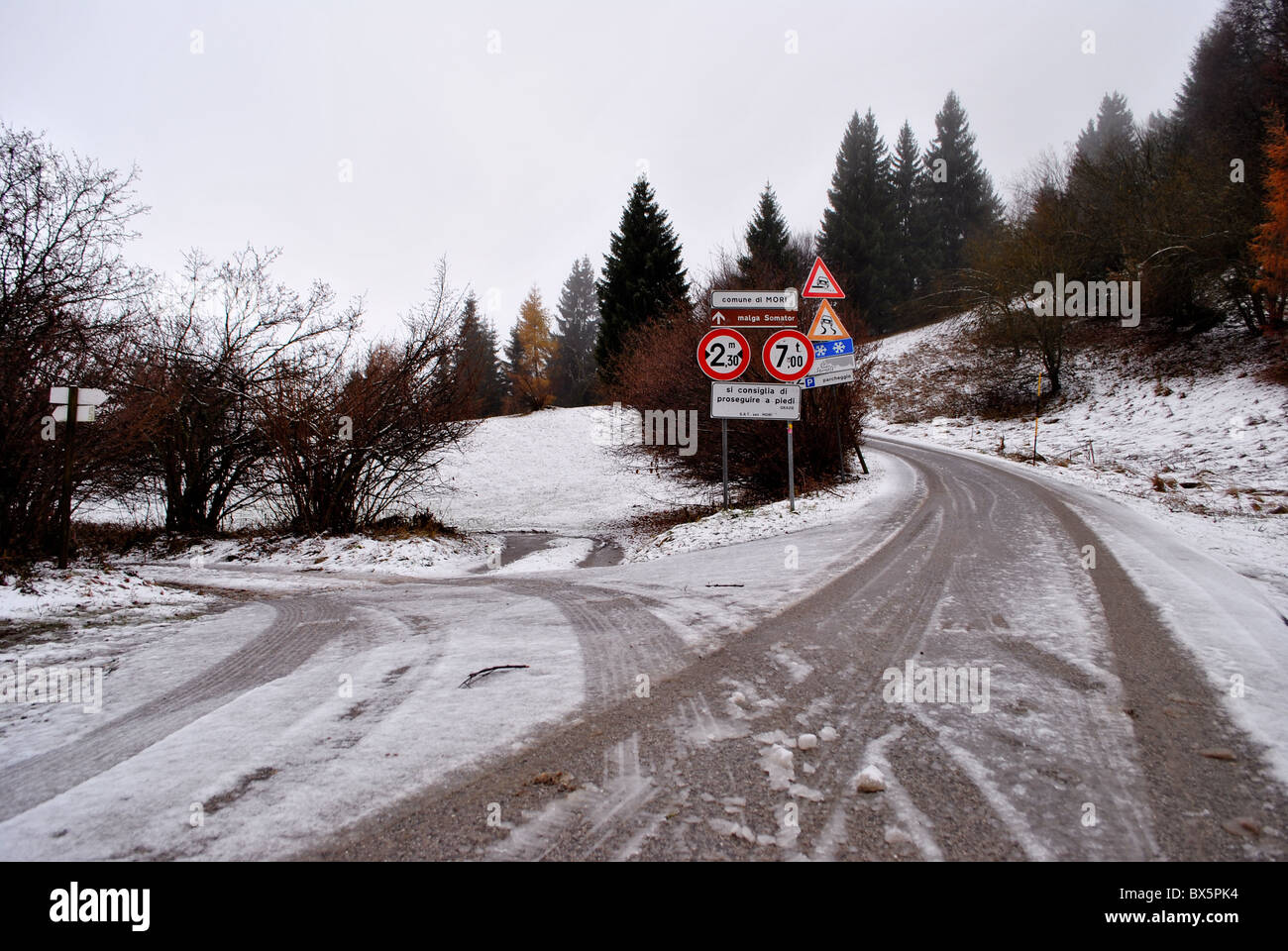 Light layer of snow hi-res stock photography and images - Alamy