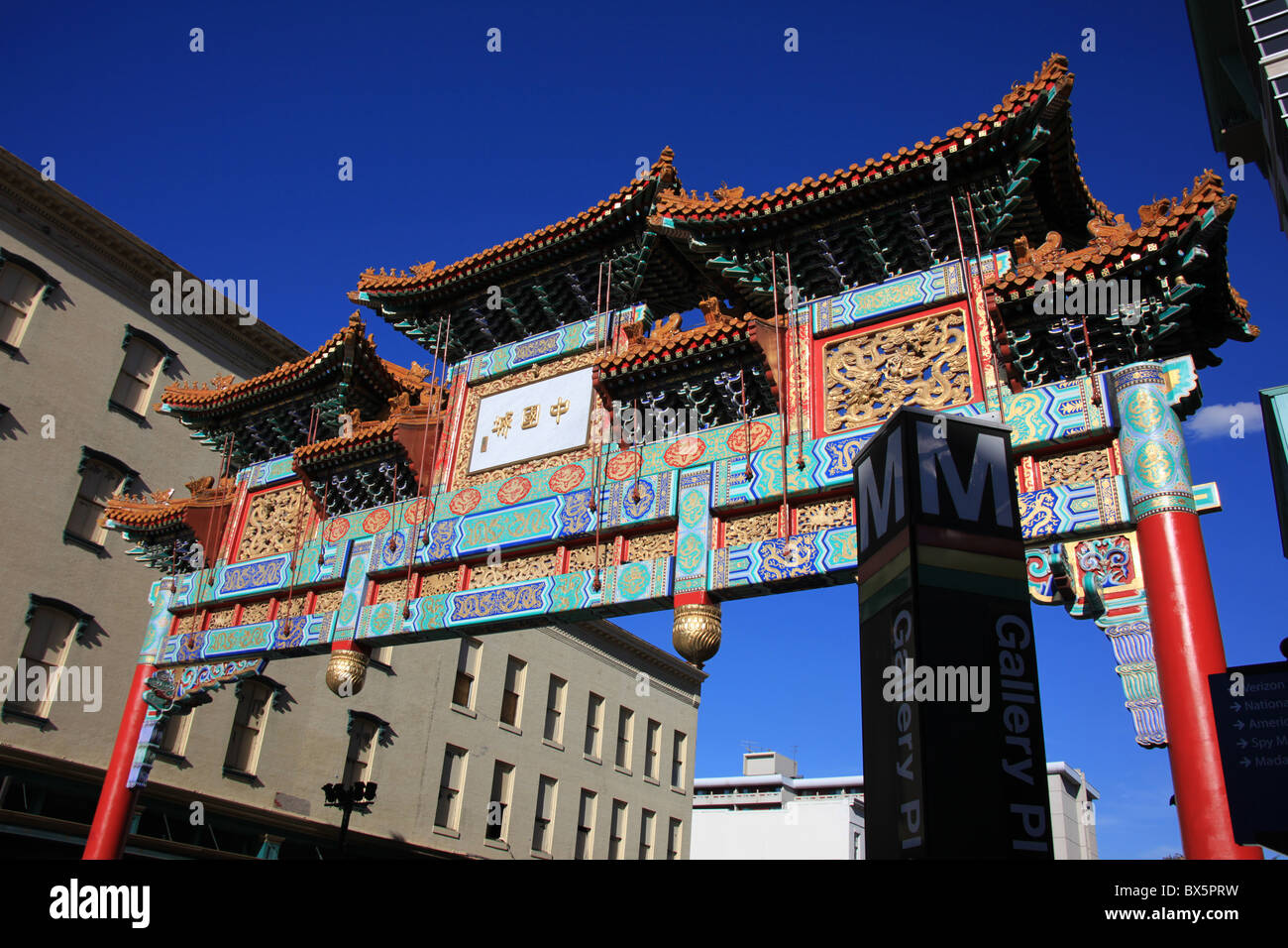 Chinatown friendship arch hi-res stock photography and images - Alamy