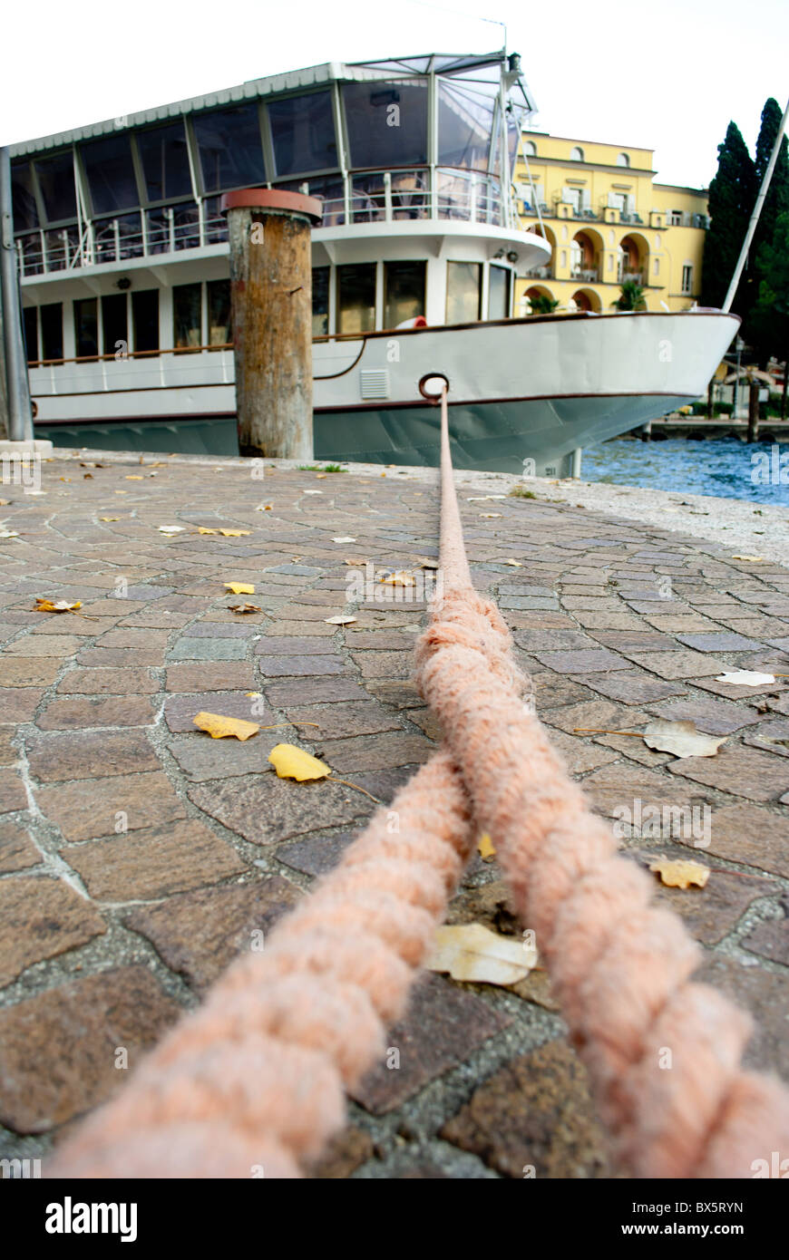 ferry berth safety rope Lake Garda Stock Photo - Alamy