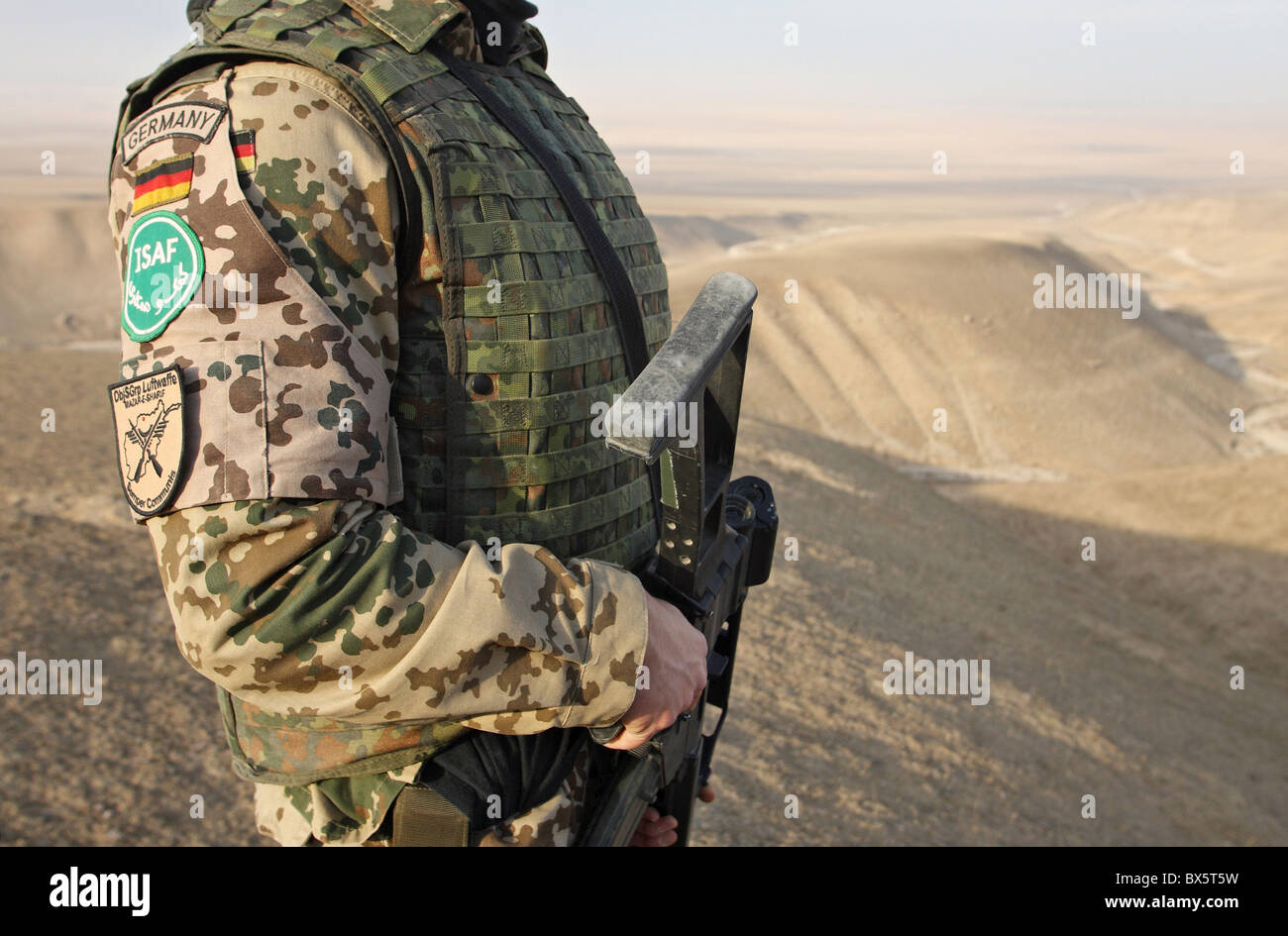 Afghanistan soldiers uniform war zone hi-res stock photography and ...