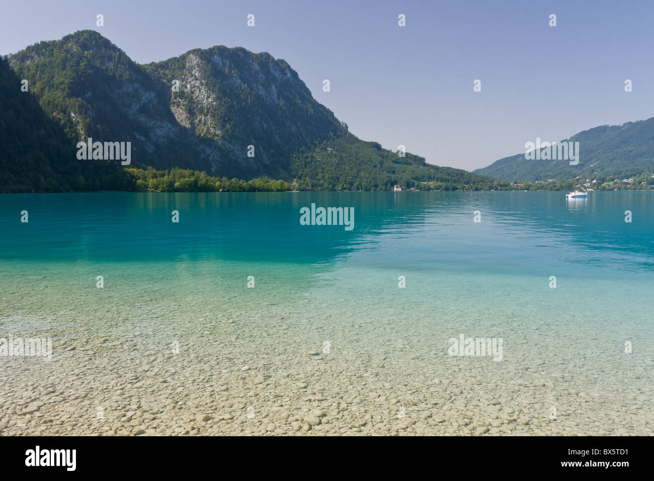 Clear water alpine lake hi-res stock photography and images - Alamy