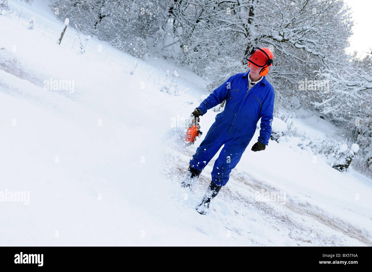 Man Clearing Snow With Leaf Blower Stock Photo - Alamy Man Clearing Snow With Leaf Blower Stock Photo - Alamy