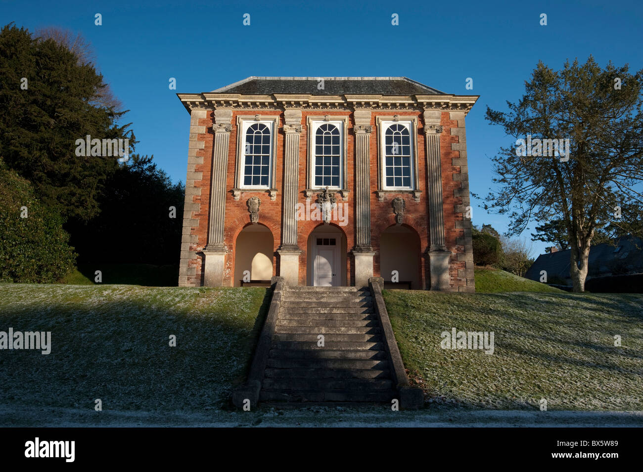 Modillion hi-res stock photography and images - Alamy