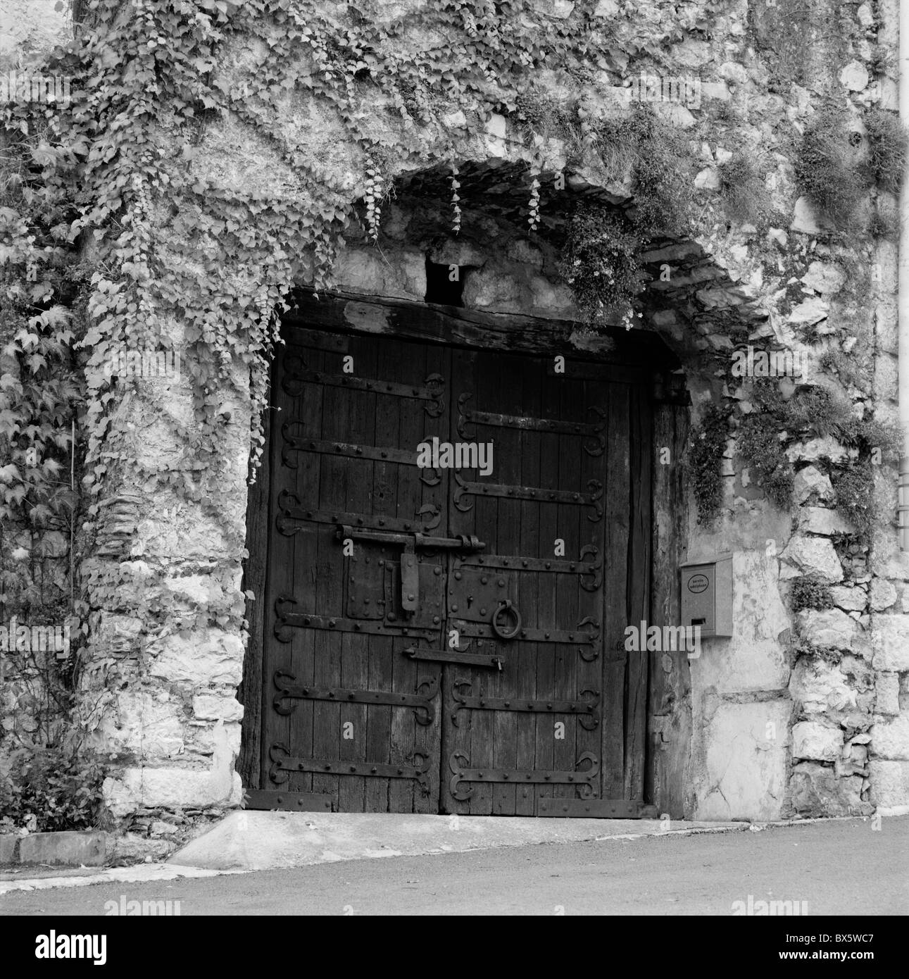 Gate hinges Black and White Stock Photos & Images - Alamy