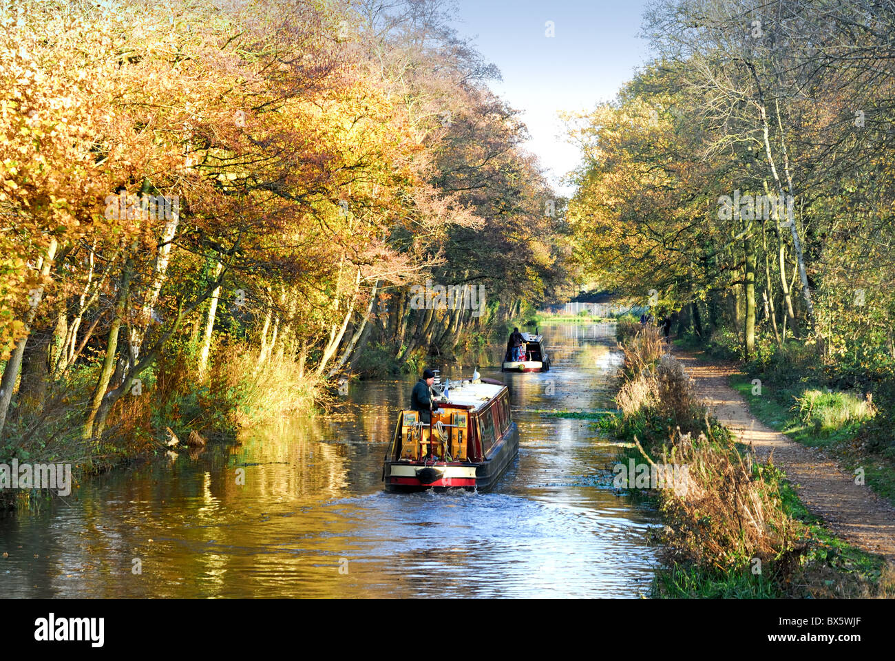 Narrow bottom boats hi-res stock photography and images - Alamy