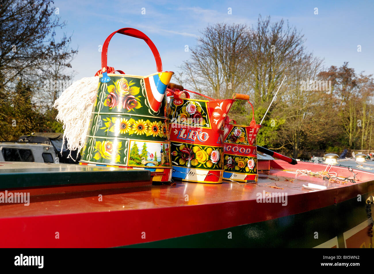Canal boat painting hi-res stock photography and images - Alamy