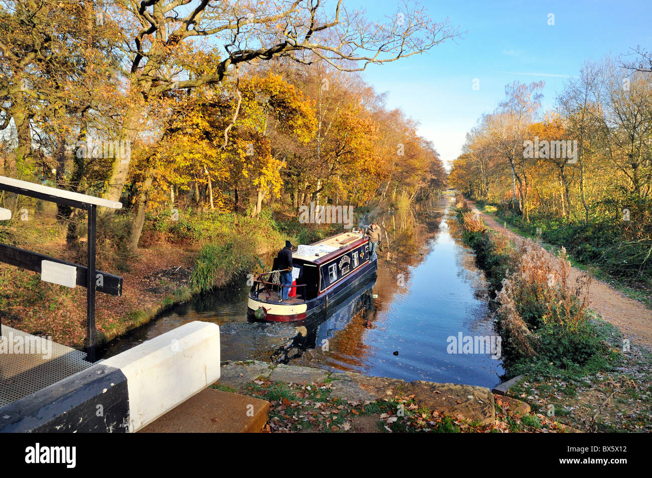 Basingstoke canal hi-res stock photography and images - Alamy