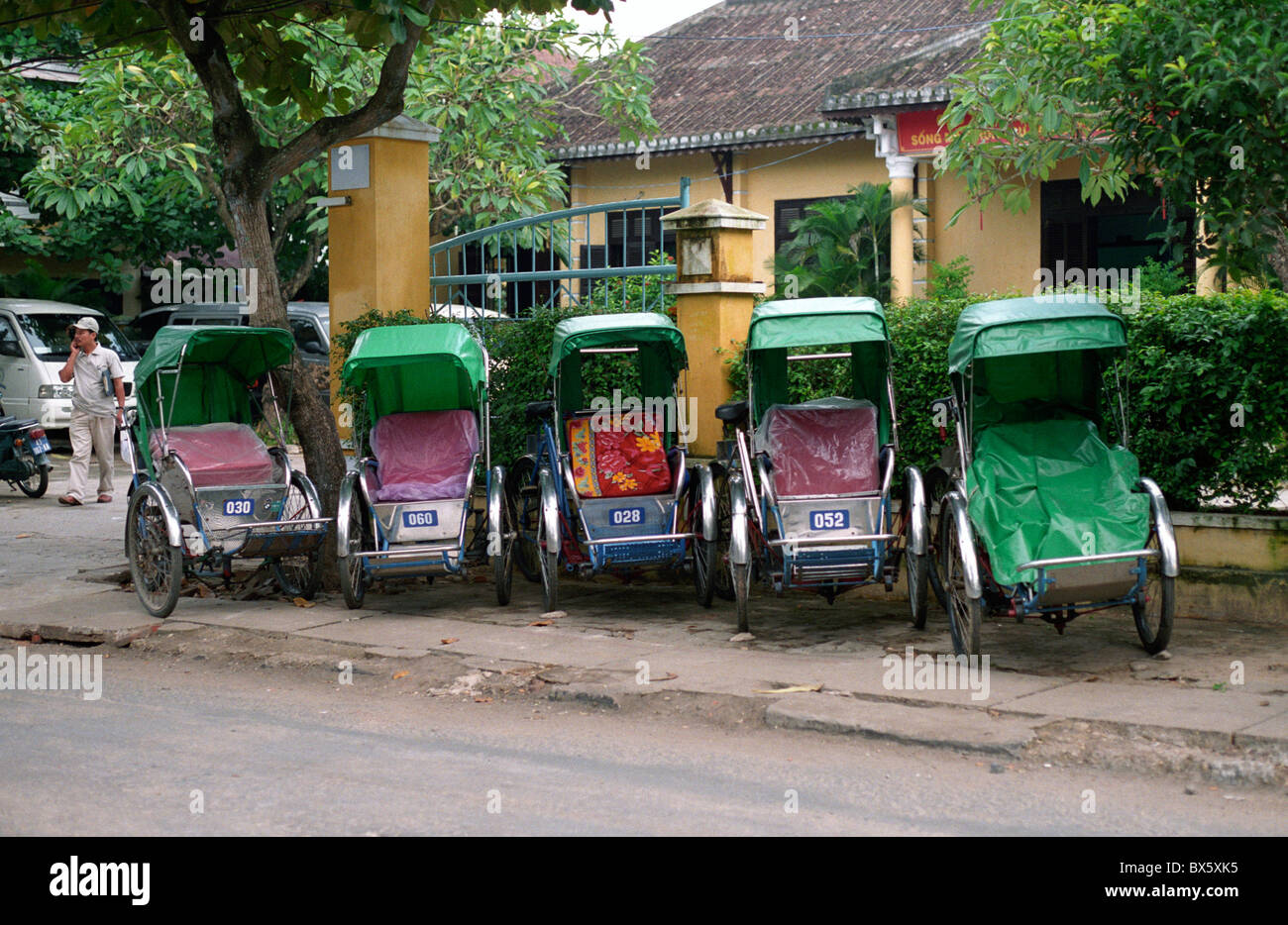 Rikshas hi-res stock photography and images - Alamy