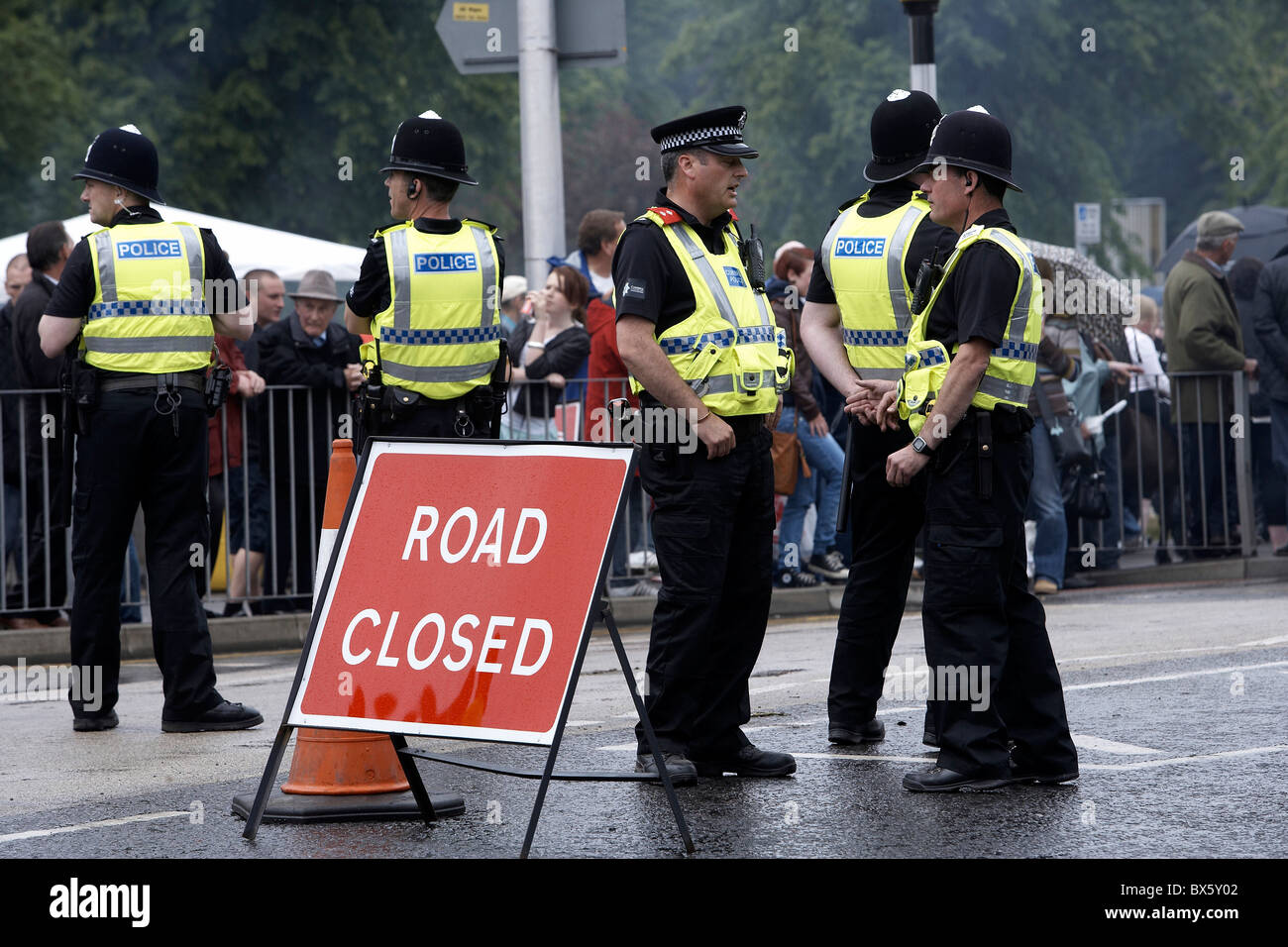 Police cordon line hi-res stock photography and images - Alamy