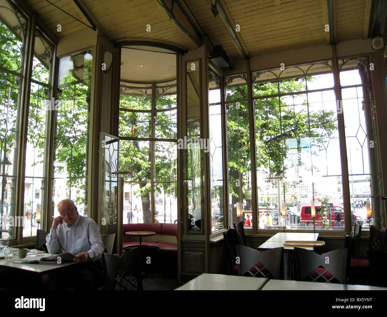 cafe restaurant with big windows Stock Photo - Alamy