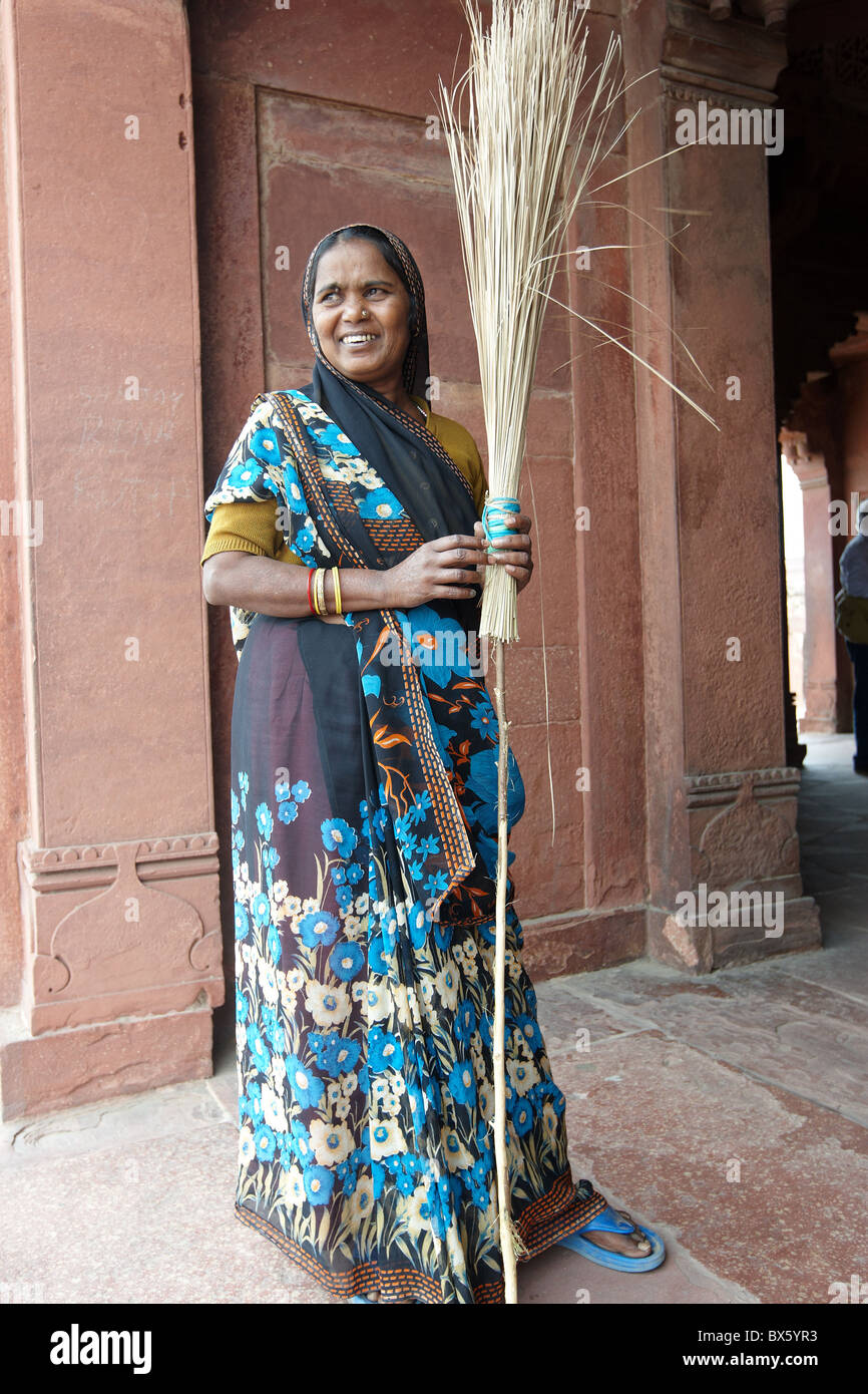 Indian woman cleaner at the temple Stock Photo - Alamy