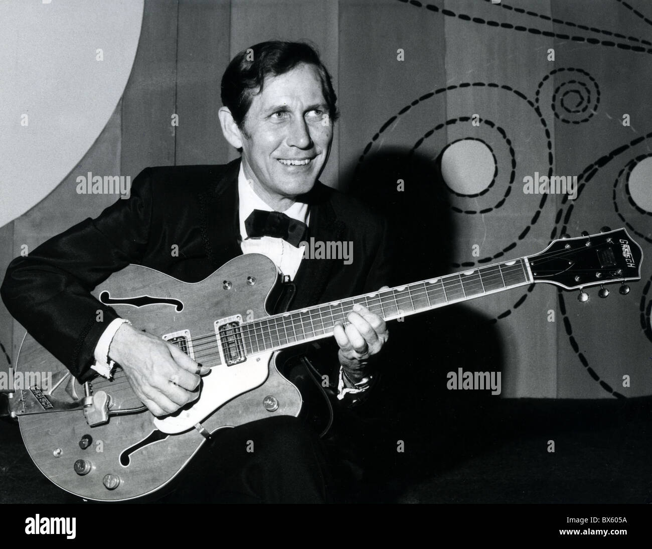 CHET ATKINS (1924-2001) US guitarist and record producer Stock Photo ...